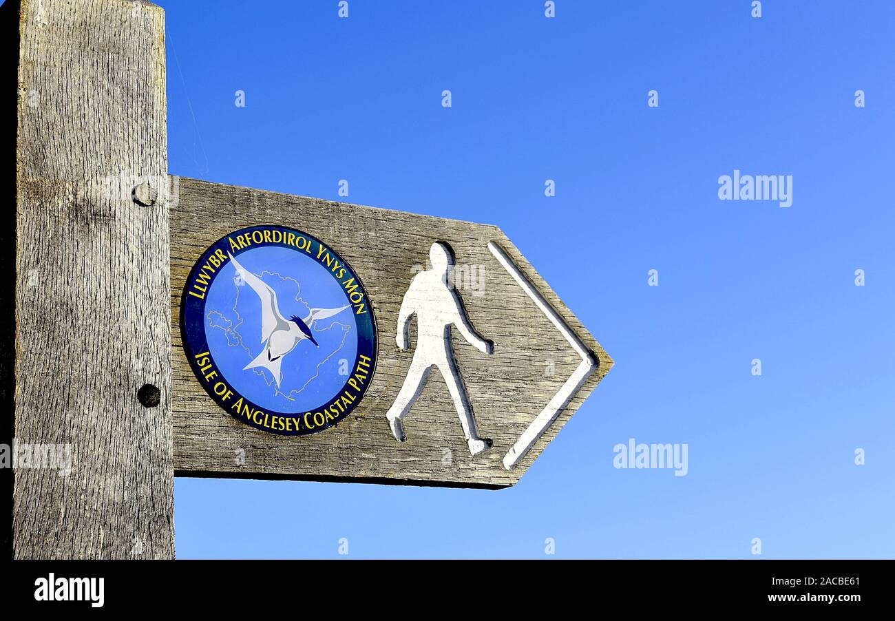 BULL BAY, ANGLESEY - NOVEMBER 29, 2019 Anglesey Coastal path Sign Stock ...
