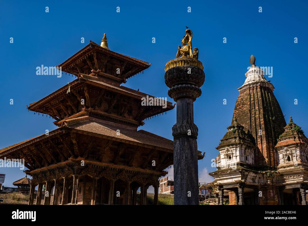 Garuda statue hi-res stock photography and images - Alamy