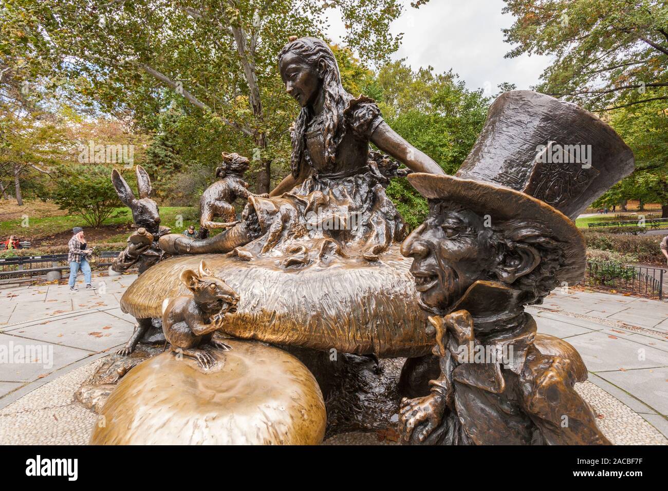 Alice in Wonderland statue, Central Park, United States of America ...