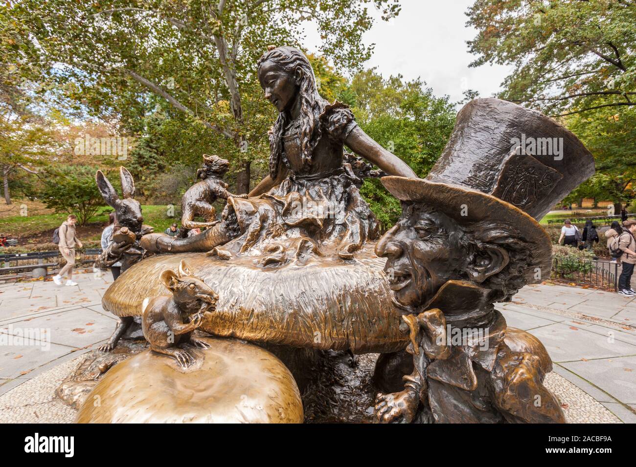 Alice in Wonderland statue, Central Park, United States of America ...