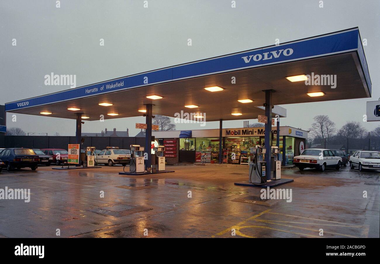 1980s car dealership hi-res stock photography and images - Alamy