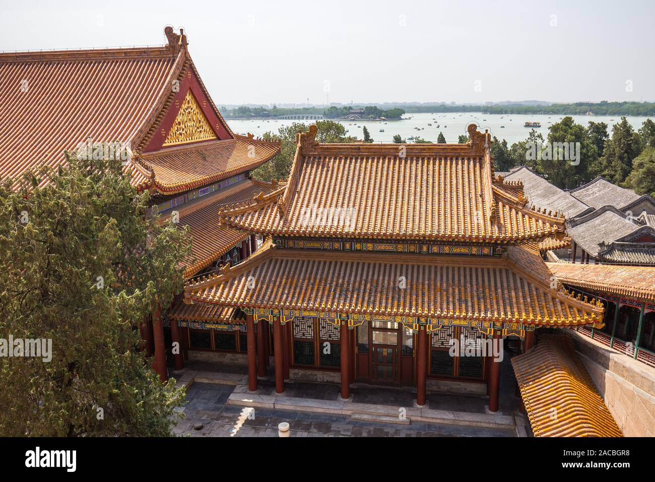 Asia traditional house moon gate hi-res stock photography and images ...