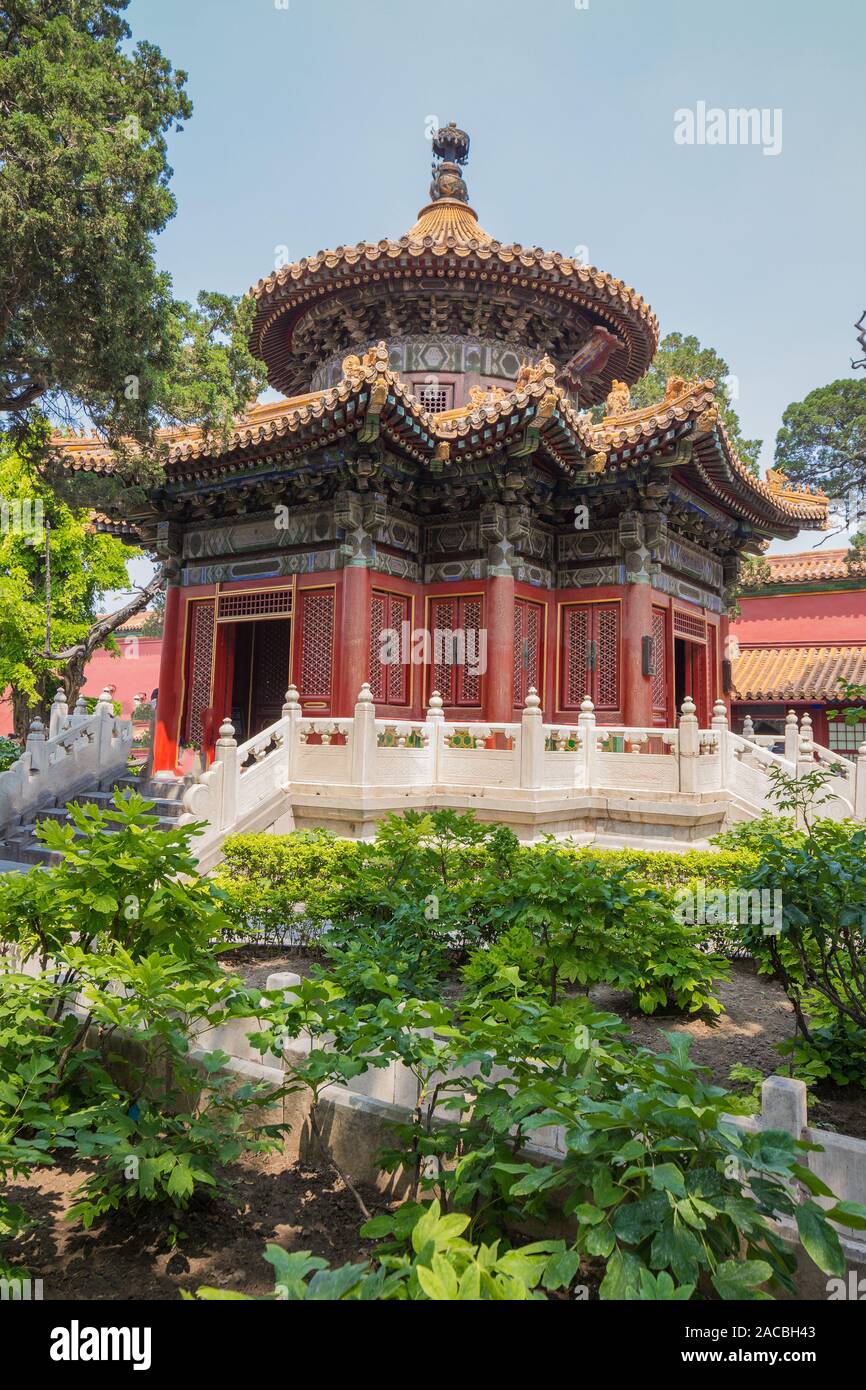 Beautiful house in traditional Chinese style Stock Photo - Alamy