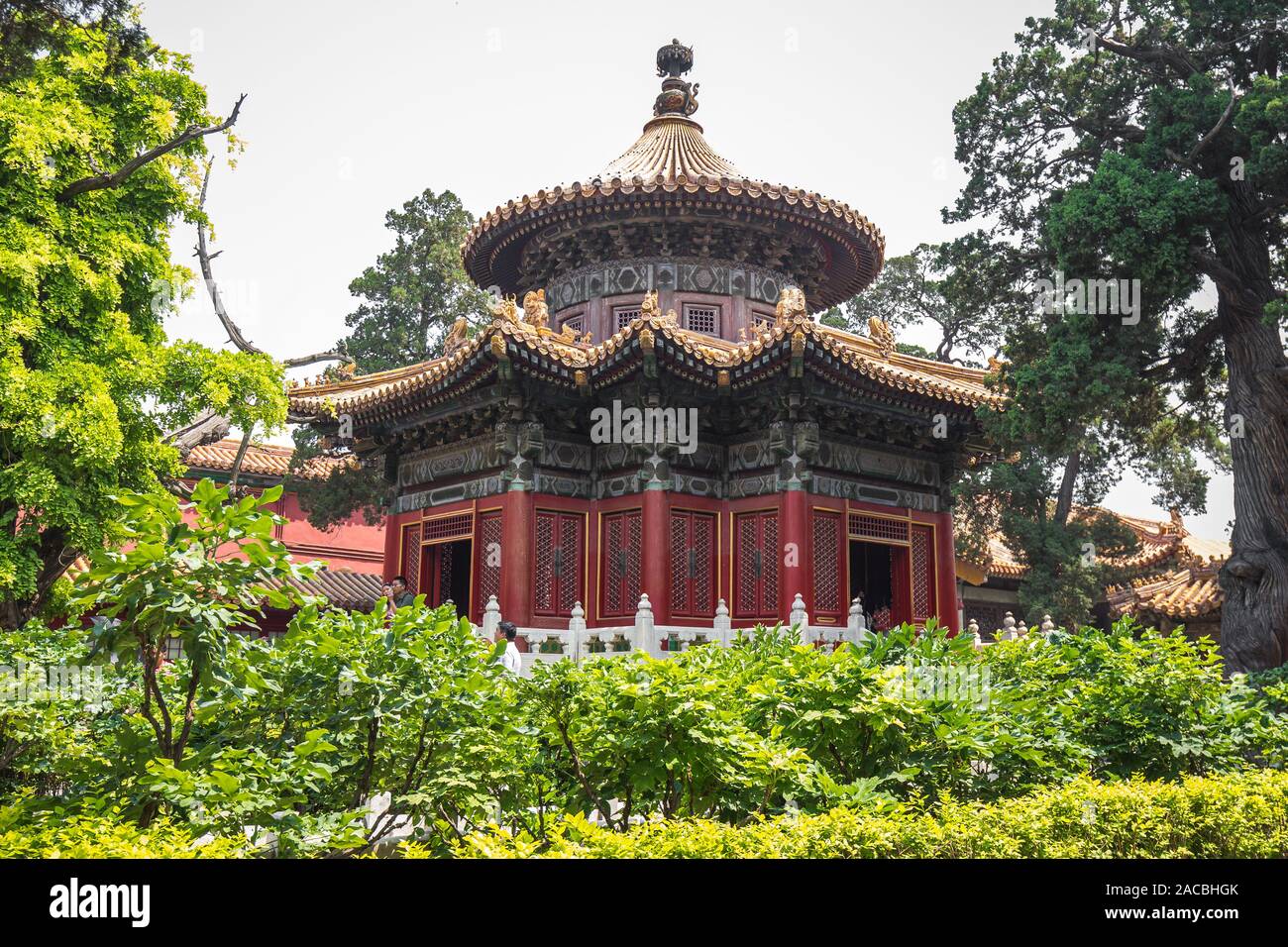 Beautiful house in traditional Chinese style Stock Photo - Alamy