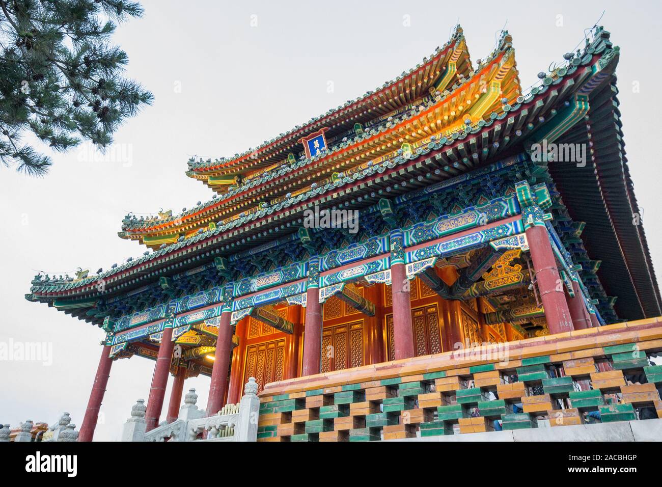 Beautiful Chinese style building with carved roof and red columns Stock ...