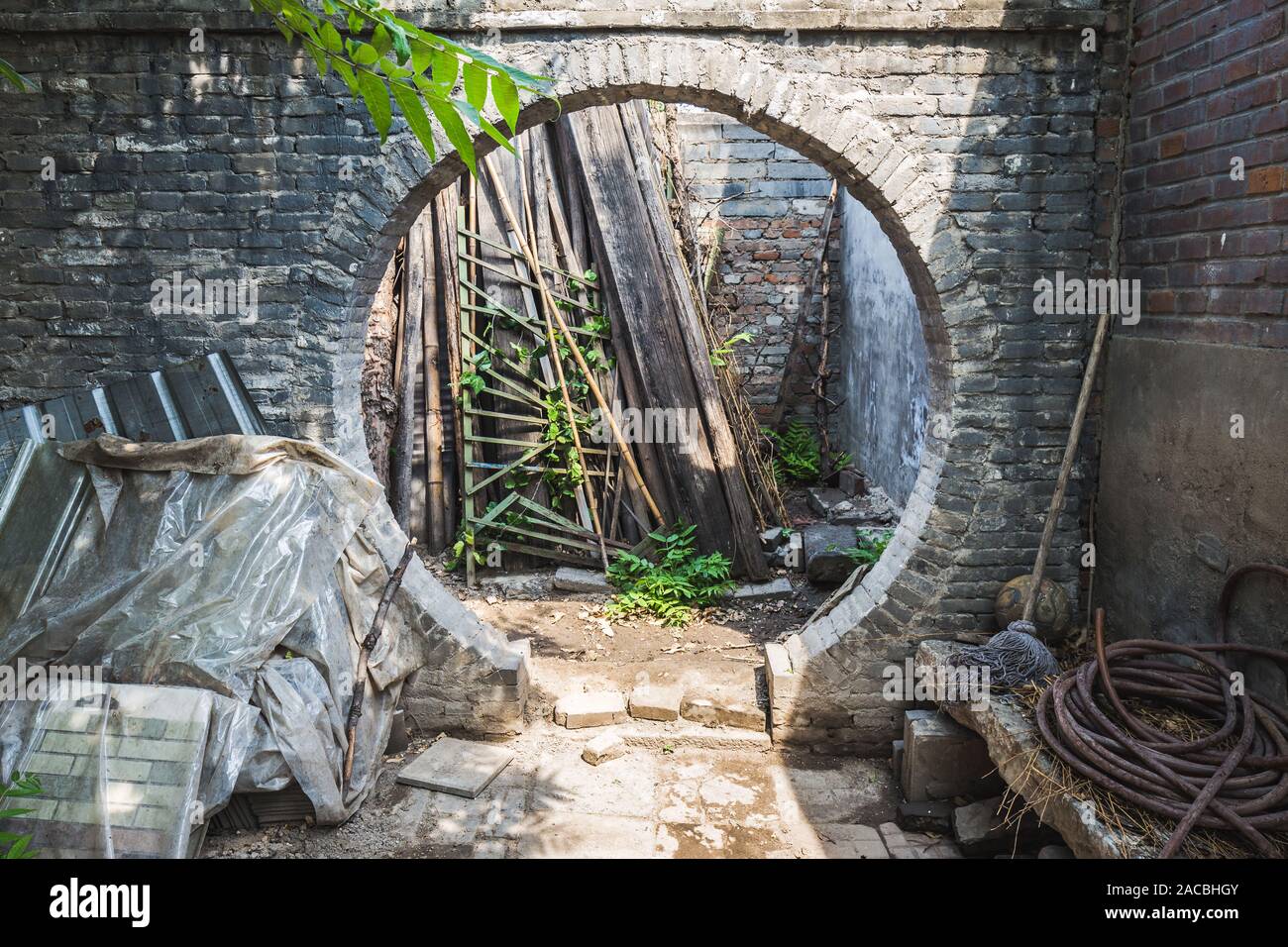 Minimalistic round doorway in brick wall, China Stock Photo - Alamy