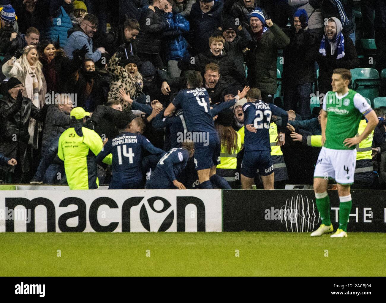 Hibernian fans hi-res stock photography and images - Alamy