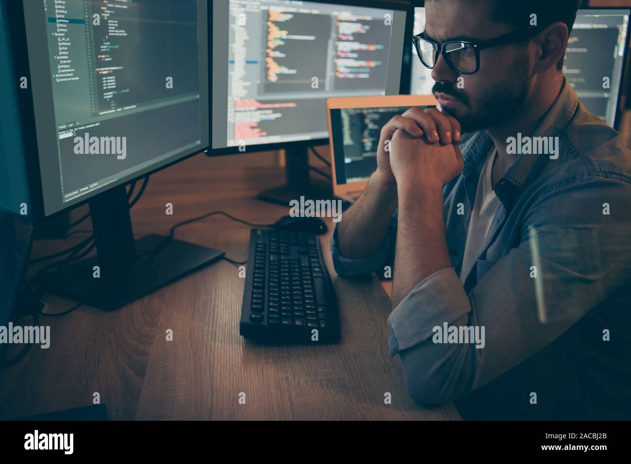 Unknown software hi-res stock photography and images - Alamy