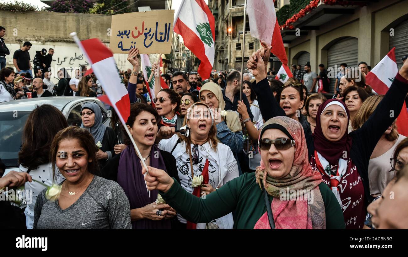 Muslim women beirut hi-res stock photography and images - Alamy