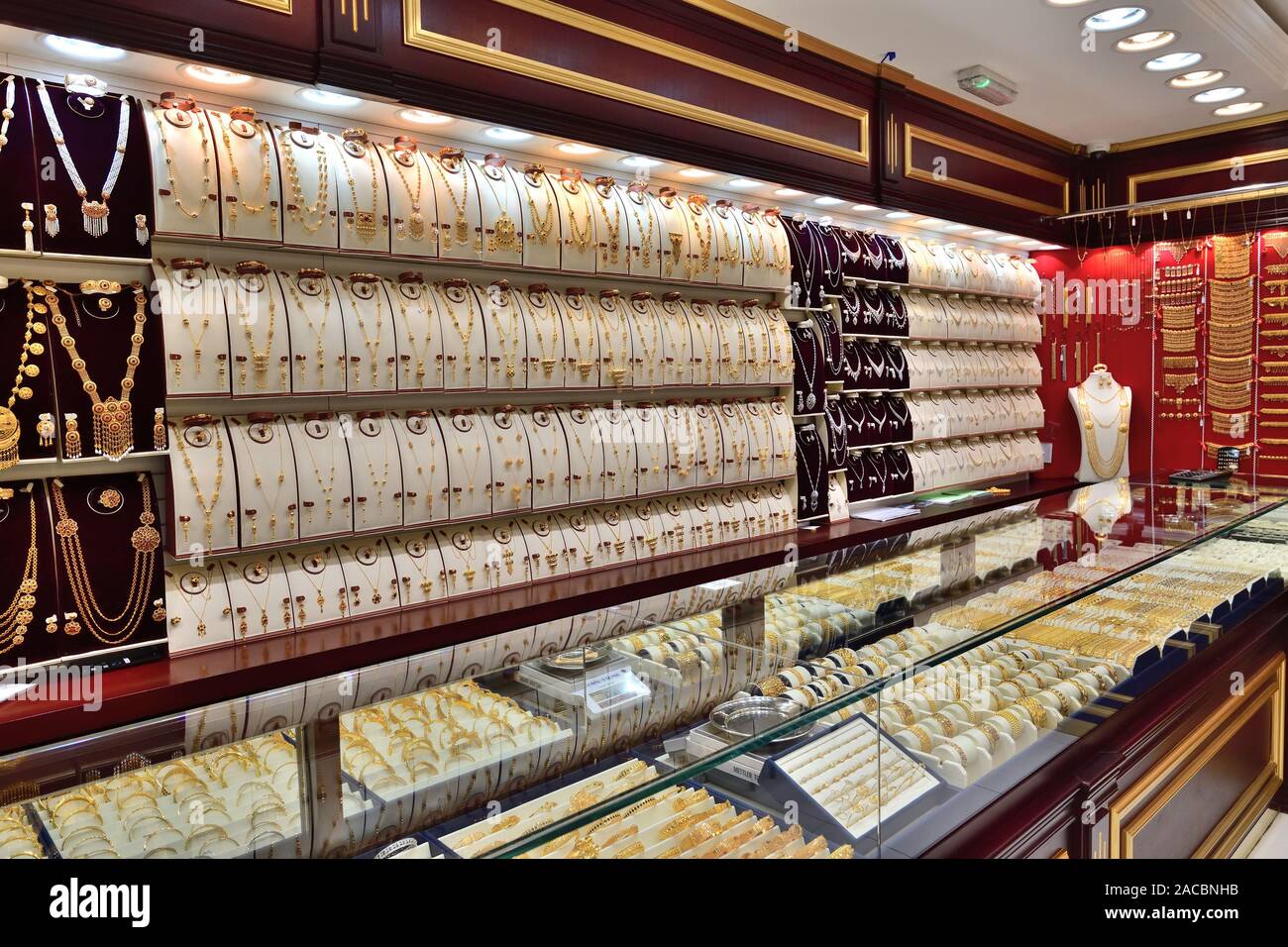 Qatar souq jewellery hi-res stock photography and images - Alamy