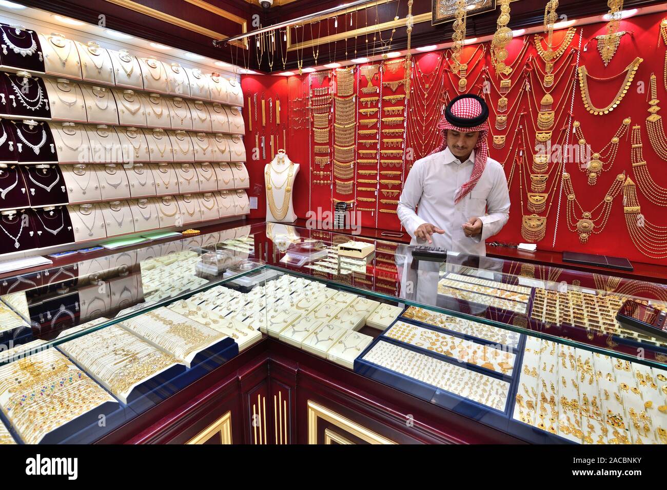 Arabian gold man hi-res stock photography and images - Alamy