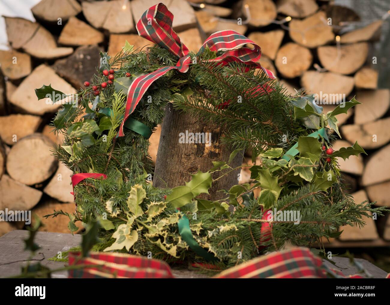 Natural christmas decorations hi-res stock photography and images - Alamy