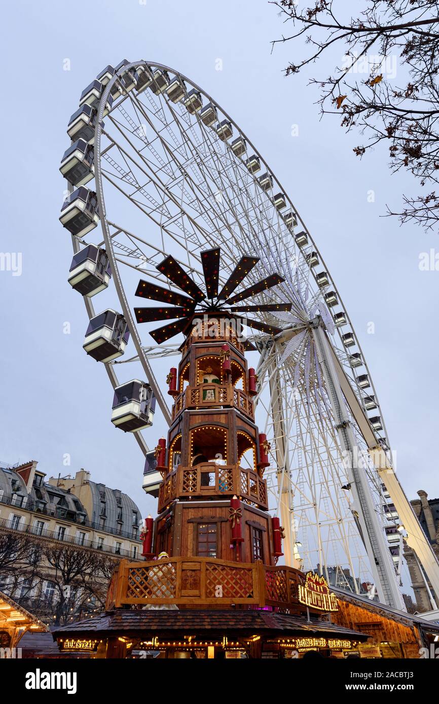 Giant ferris wheel family hi-res stock photography and images - Alamy