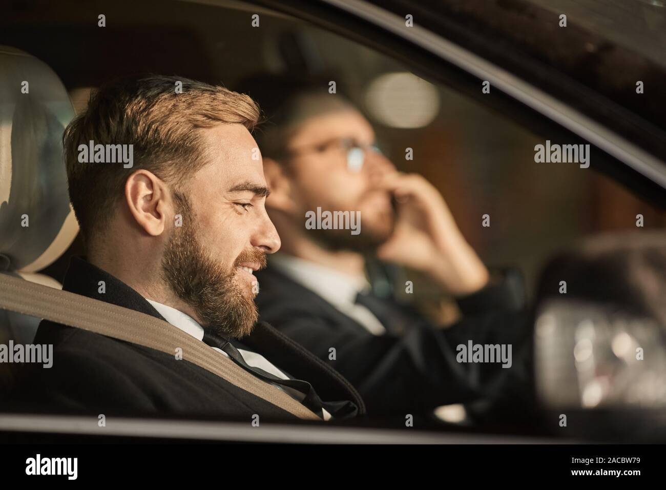 Person sitting inside car side view hi-res stock photography and images ...