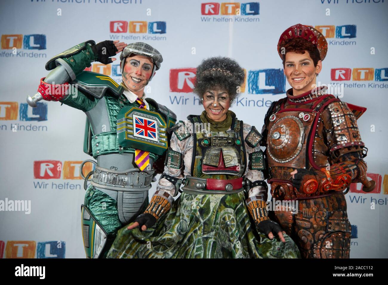 Huerth, Deutschland. 22nd Nov, 2019. Performers from the musical ...