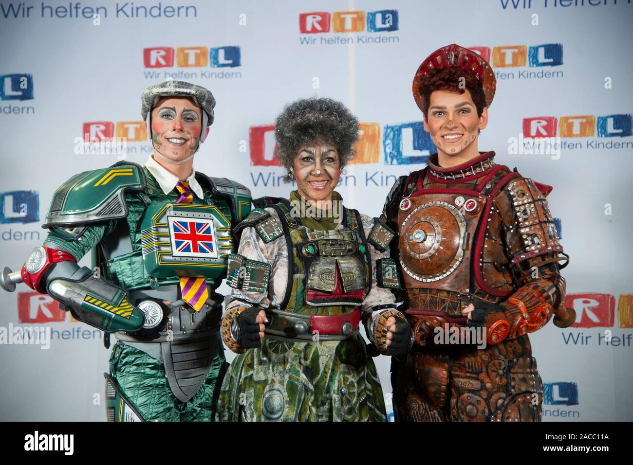 Huerth, Deutschland. 22nd Nov, 2019. Performers from the musical ...