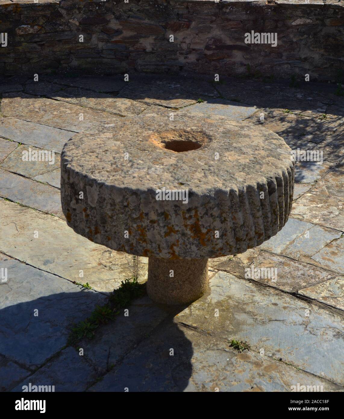Old round stone structure hi-res stock photography and images - Alamy