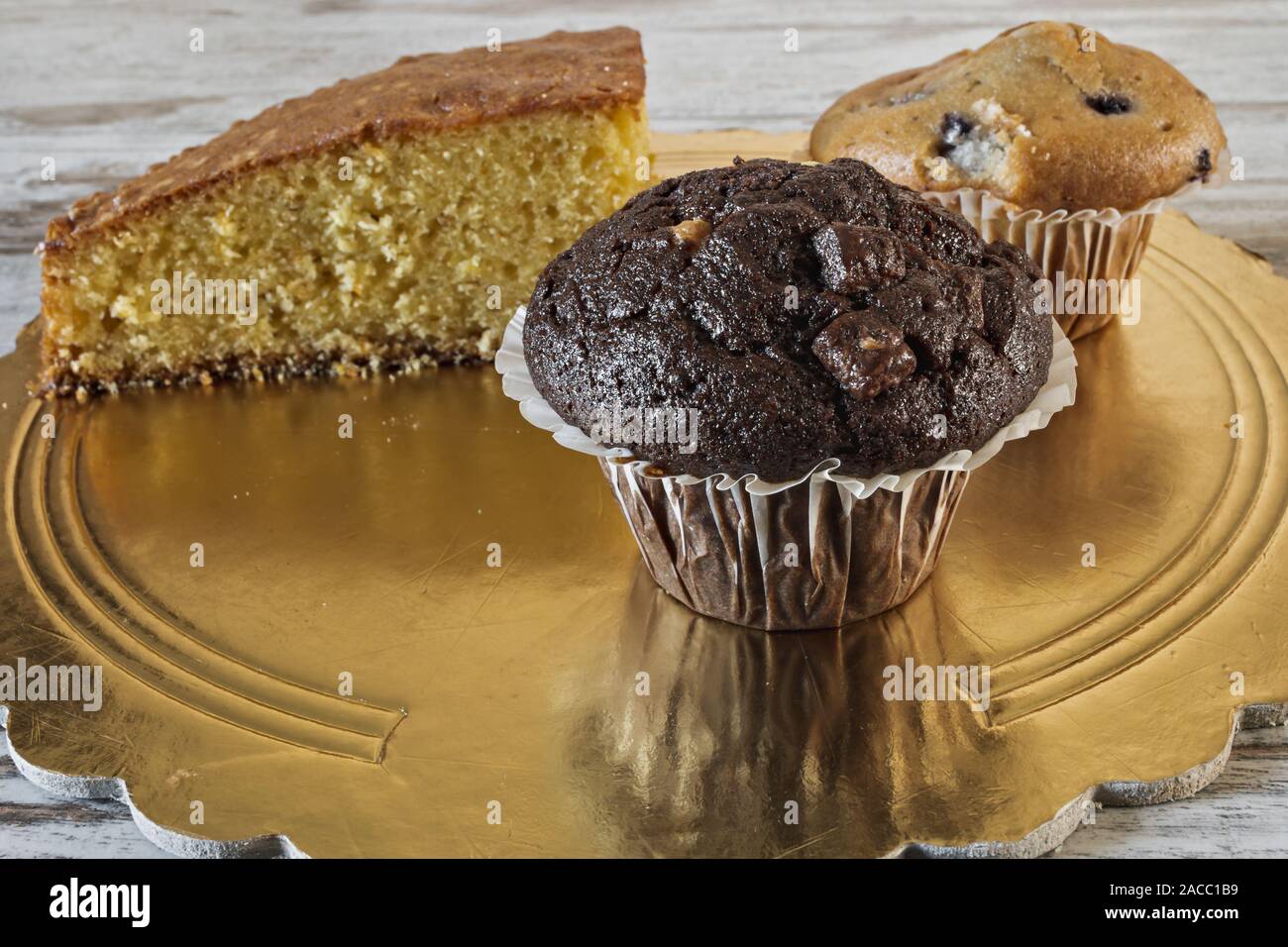 muffin e fetta di torta Stock Photo - Alamy