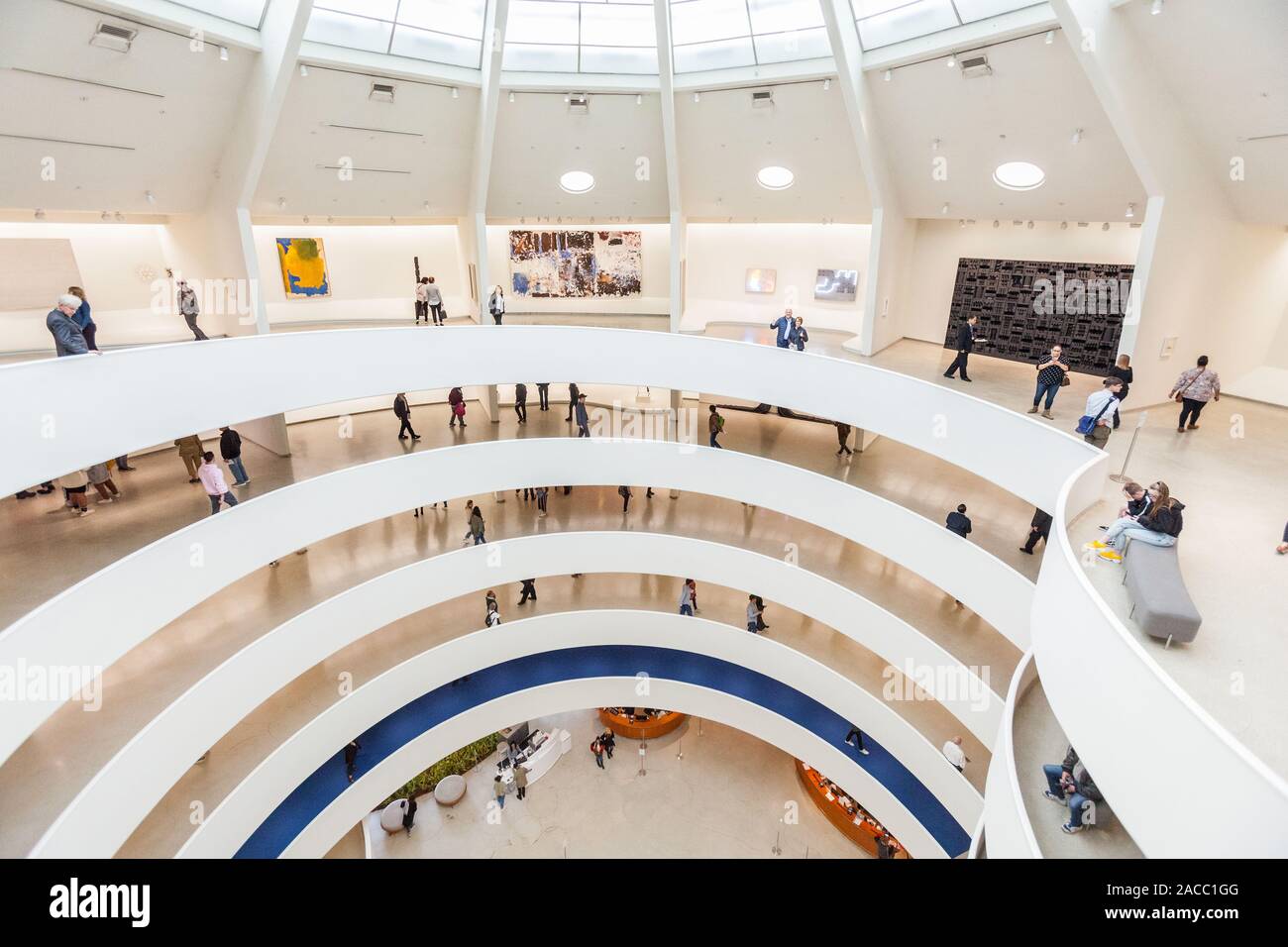 The Spiral Rotunda atrium inside the Guggenheim Museum, Fifth Avenue ...