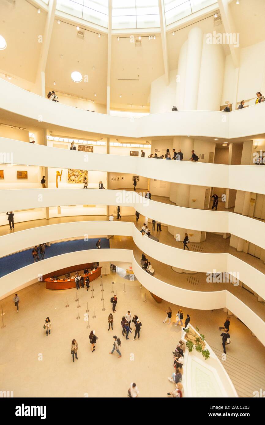 The Spiral Rotunda atrium inside the Guggenheim Museum, Fifth Avenue ...