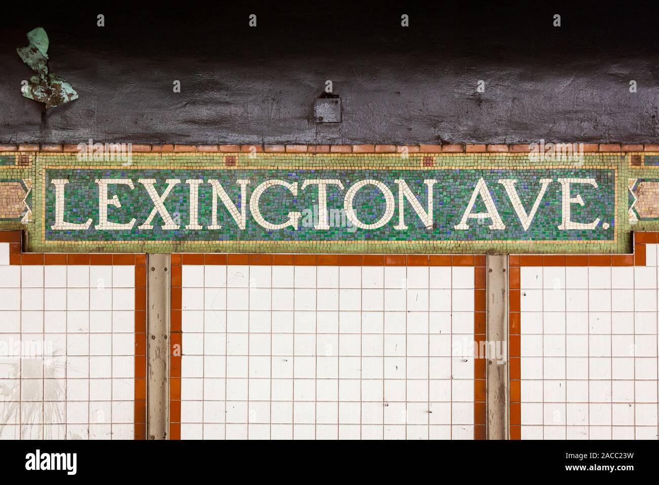 Lexington avenue subway station hi-res stock photography and images - Alamy