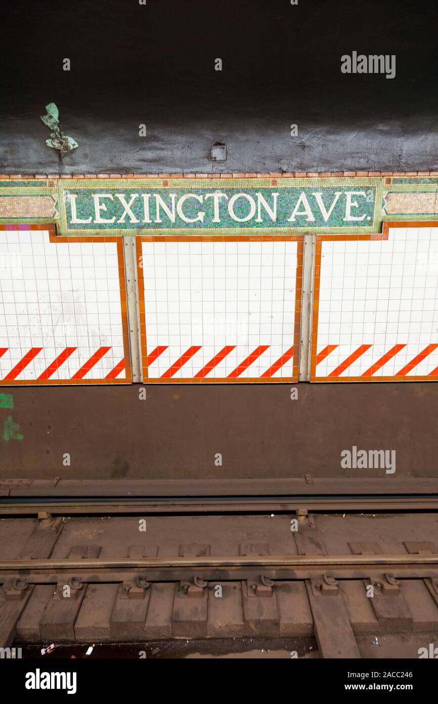 Lexington avenue subway station hi-res stock photography and images - Alamy