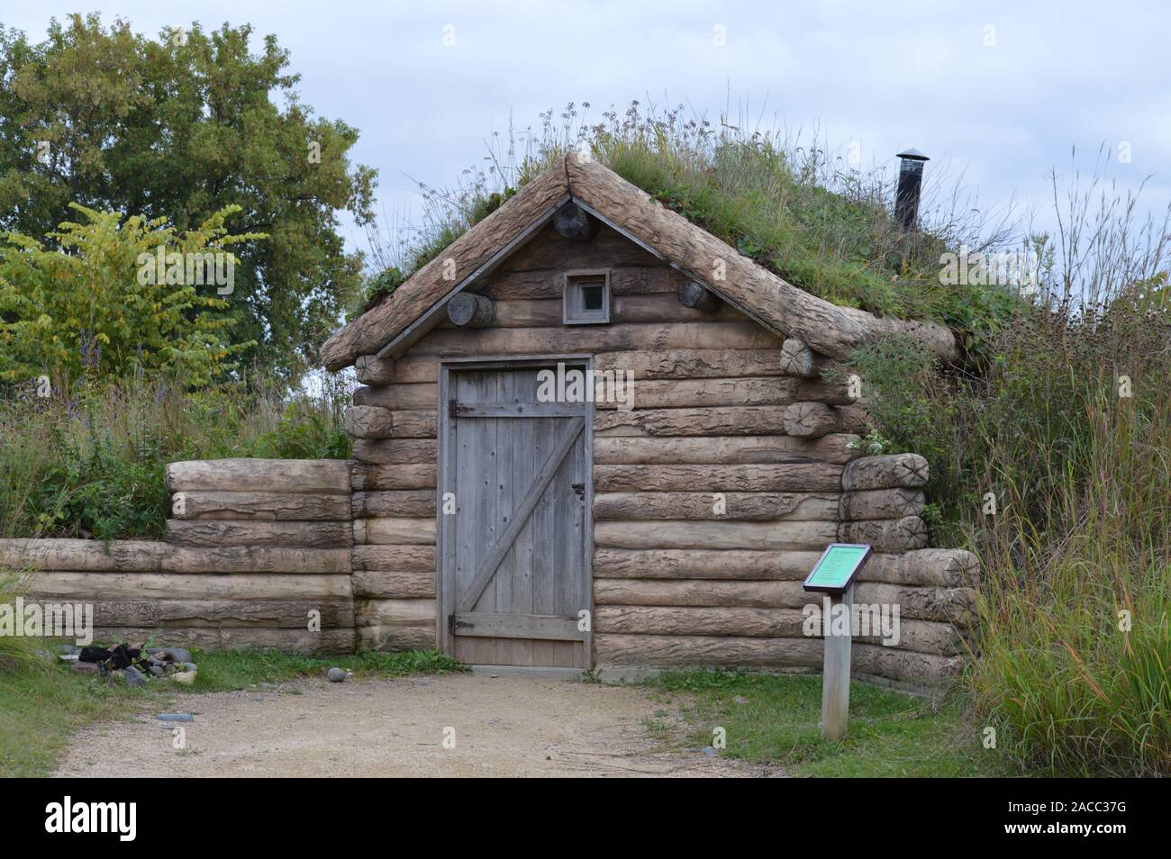 Log cabin in the prairie Stock Photo - Alamy