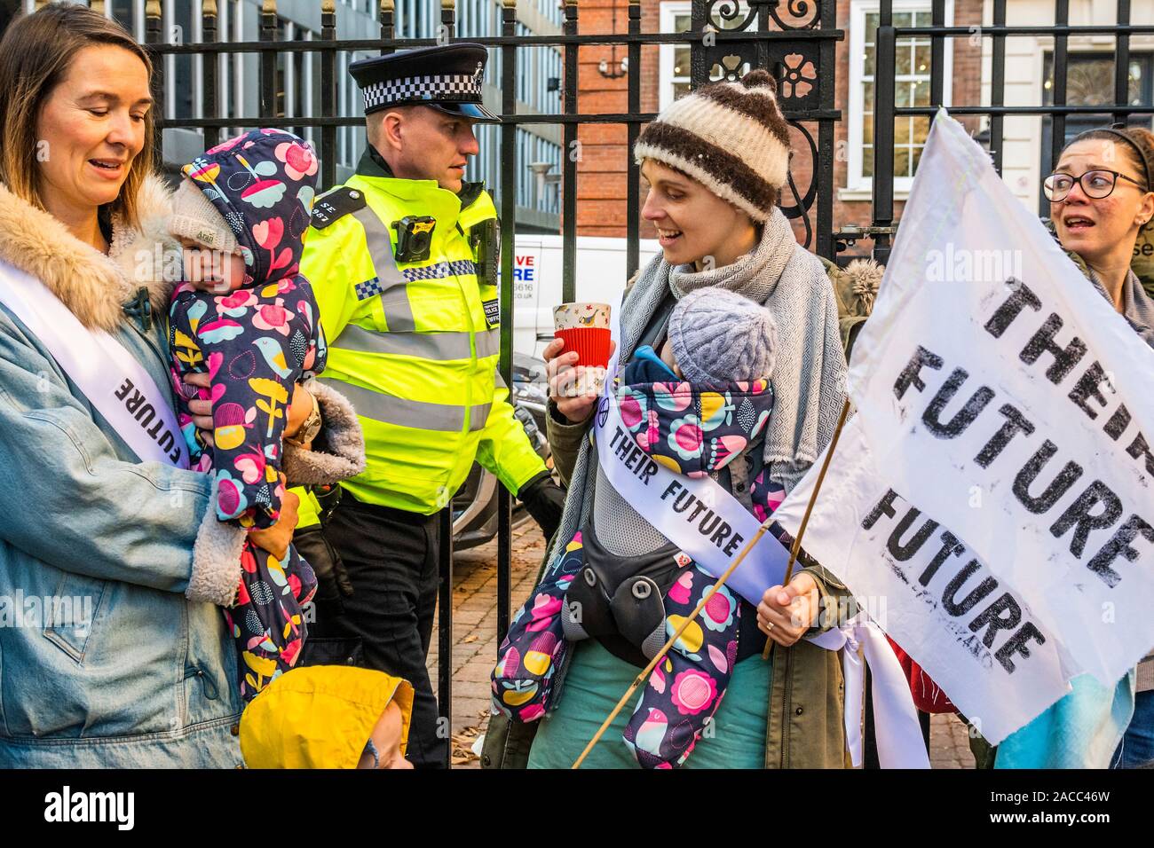 Wearing sashes hi-res stock photography and images - Alamy