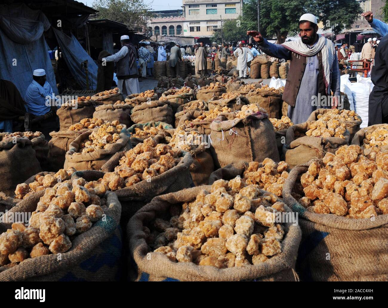 Peshawar market hi-res stock photography and images - Alamy