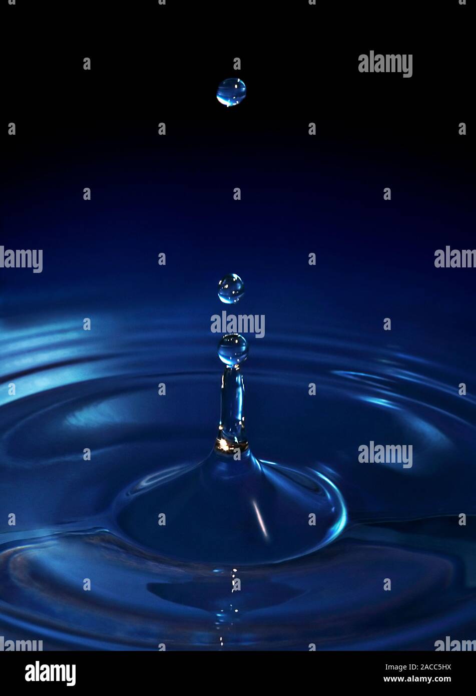 Water drop impact on water surface Stock Photo - Alamy
