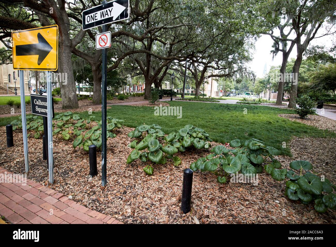 calhoun square savannah georgia usa Stock Photo - Alamy