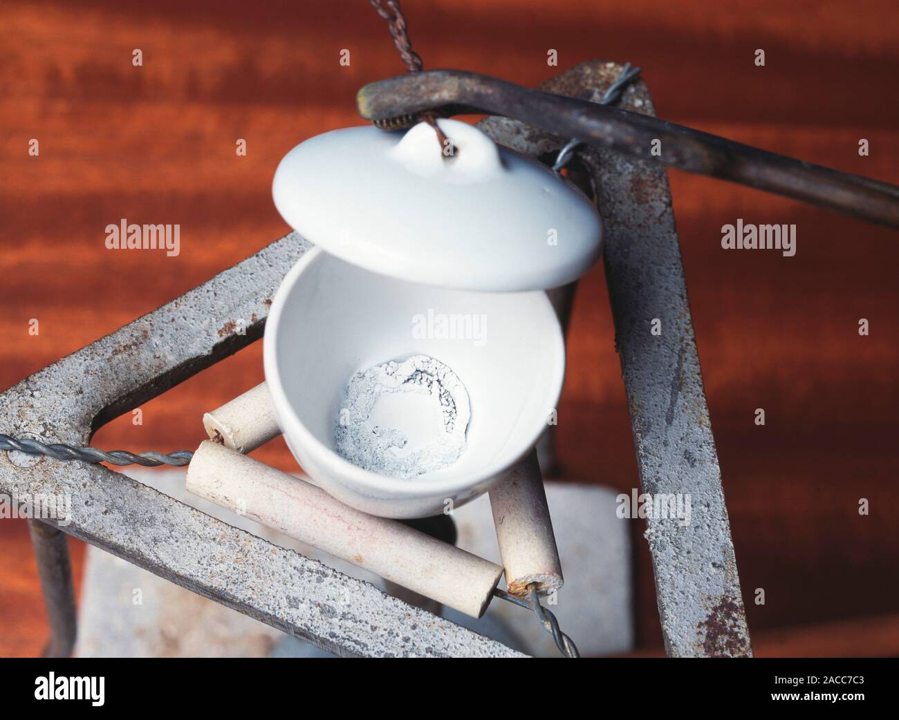 Magnesium Ribbon Reacts With Oxygen