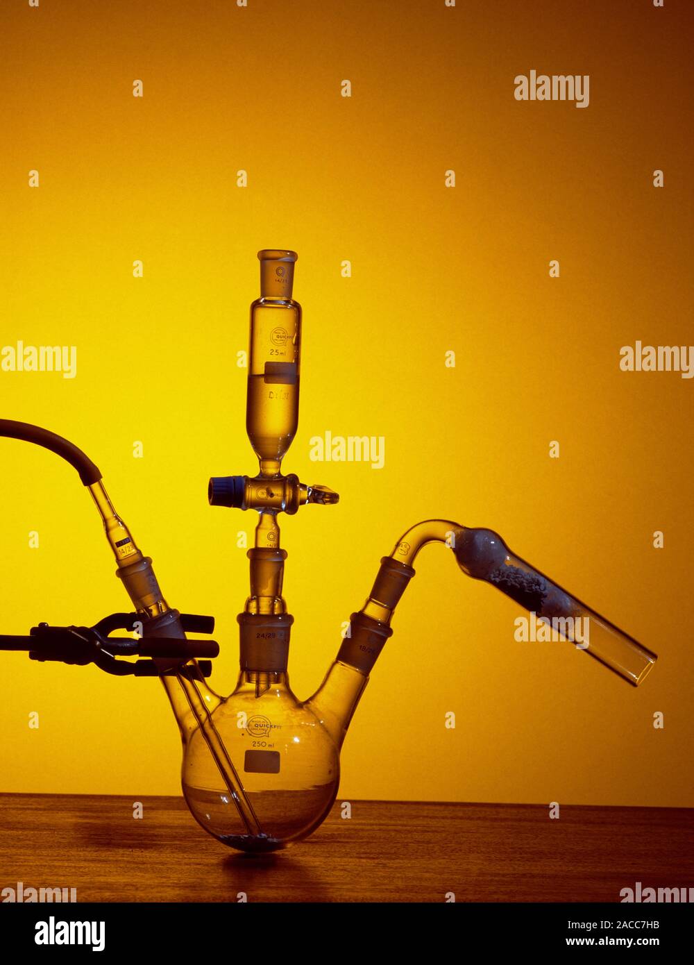 Phosphorus pentachloride production. Laboratory apparatus for the ...