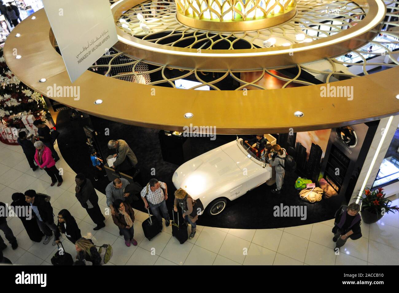 Abu dhabi airport arrivals hall hi-res stock photography and images - Alamy