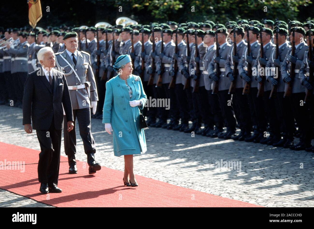 Queen elizabeth ii collectables hi-res stock photography and images - Alamy