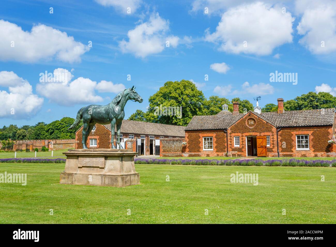 Statue of the racehorse Persimmon at The Queen's stables, The Royal ...