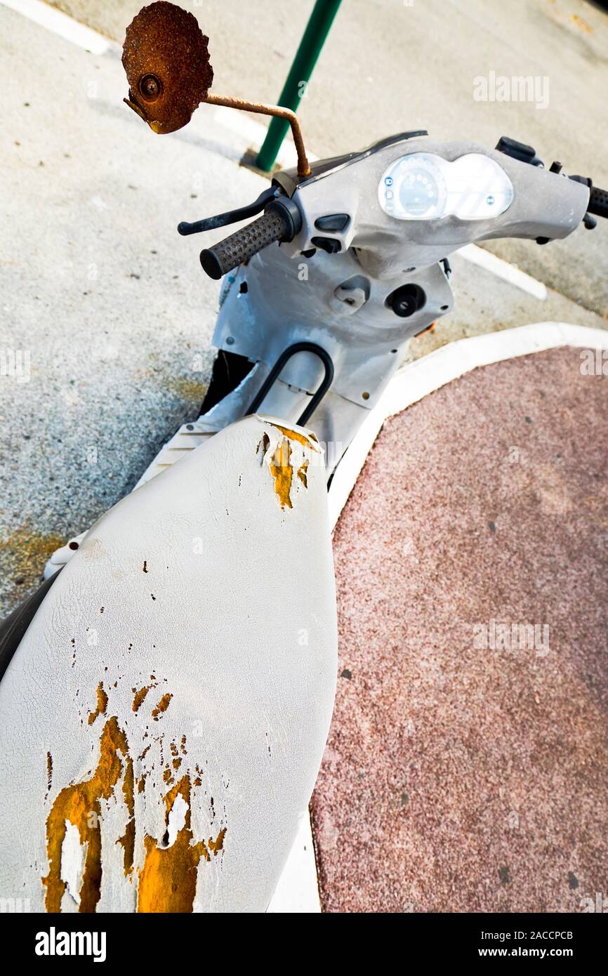 Detail of broken saddle of an abandoned scooter Stock Photo - Alamy
