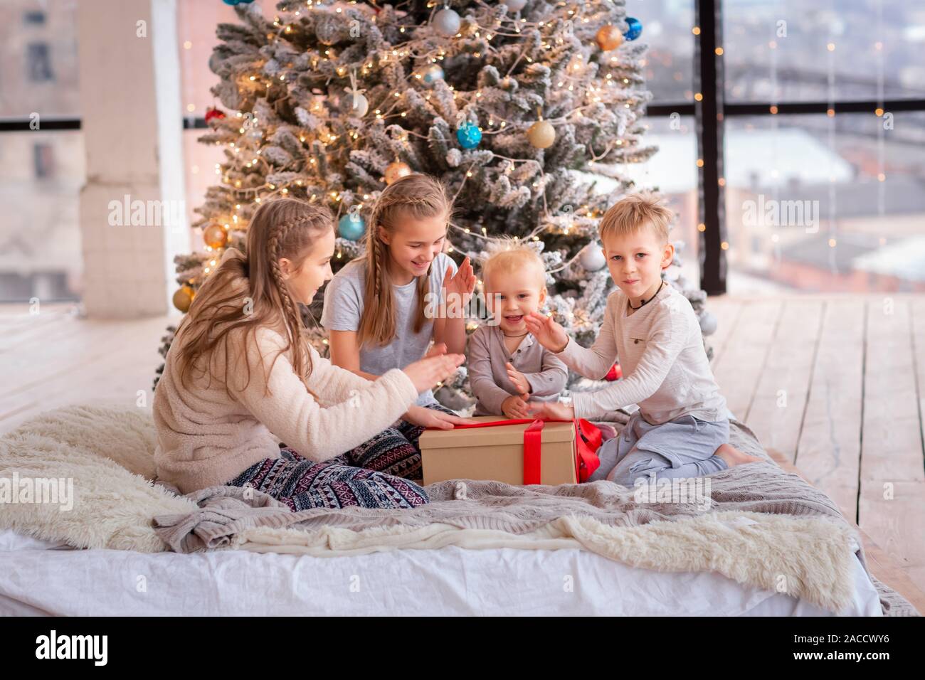 Kids opening present hi-res stock photography and images - Alamy