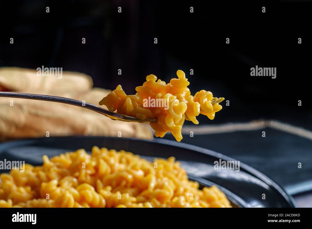 Cheddar cheese fusilli pasta hi-res stock photography and images - Alamy