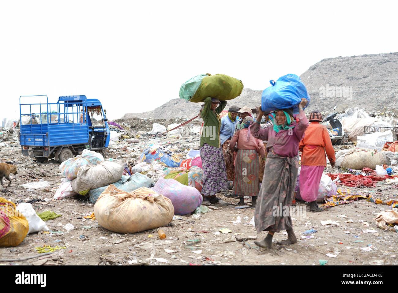 Solid waste management india hi-res stock photography and images - Alamy