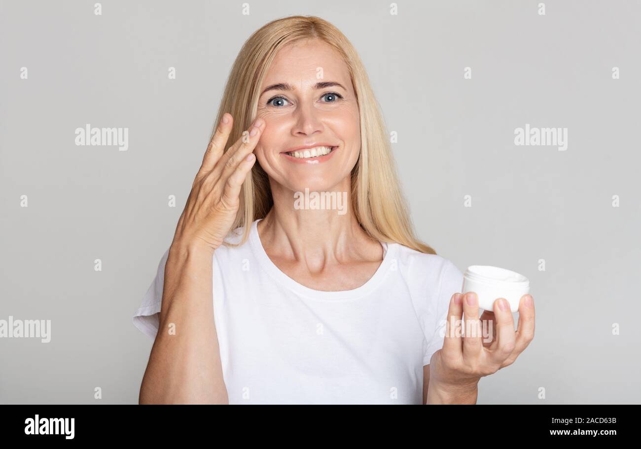 Old lady smile wrinkles hi-res stock photography and images - Alamy