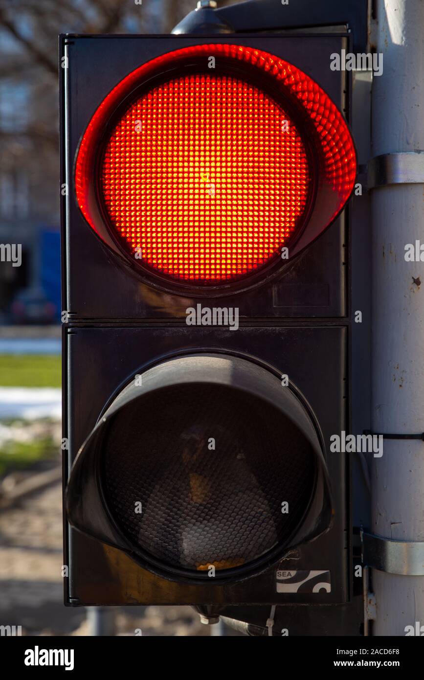 Red traffic light hi-res stock photography and images - Alamy