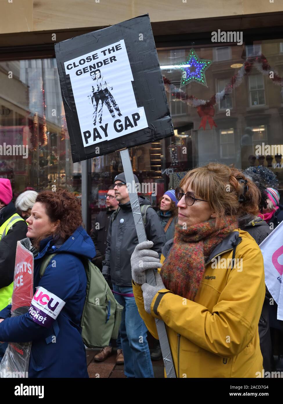 Strike banners hi-res stock photography and images - Alamy