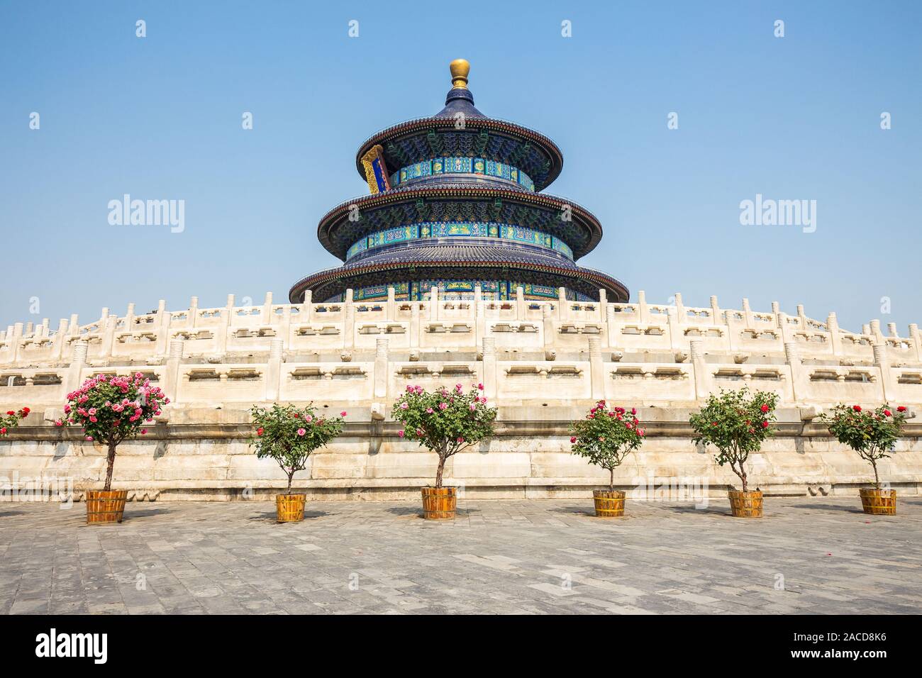 Asia traditional house moon gate hi-res stock photography and images ...