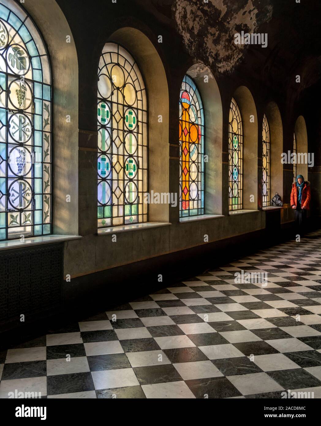 Windows inside floor hi-res stock photography and images - Alamy