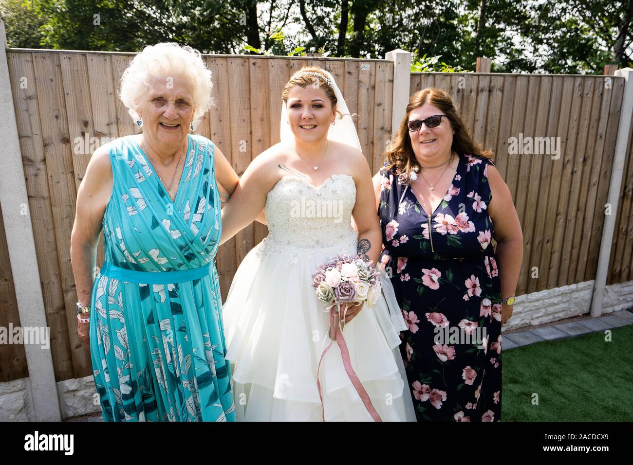 Bride and bridal party ready for the big day after preparation, photo's ...