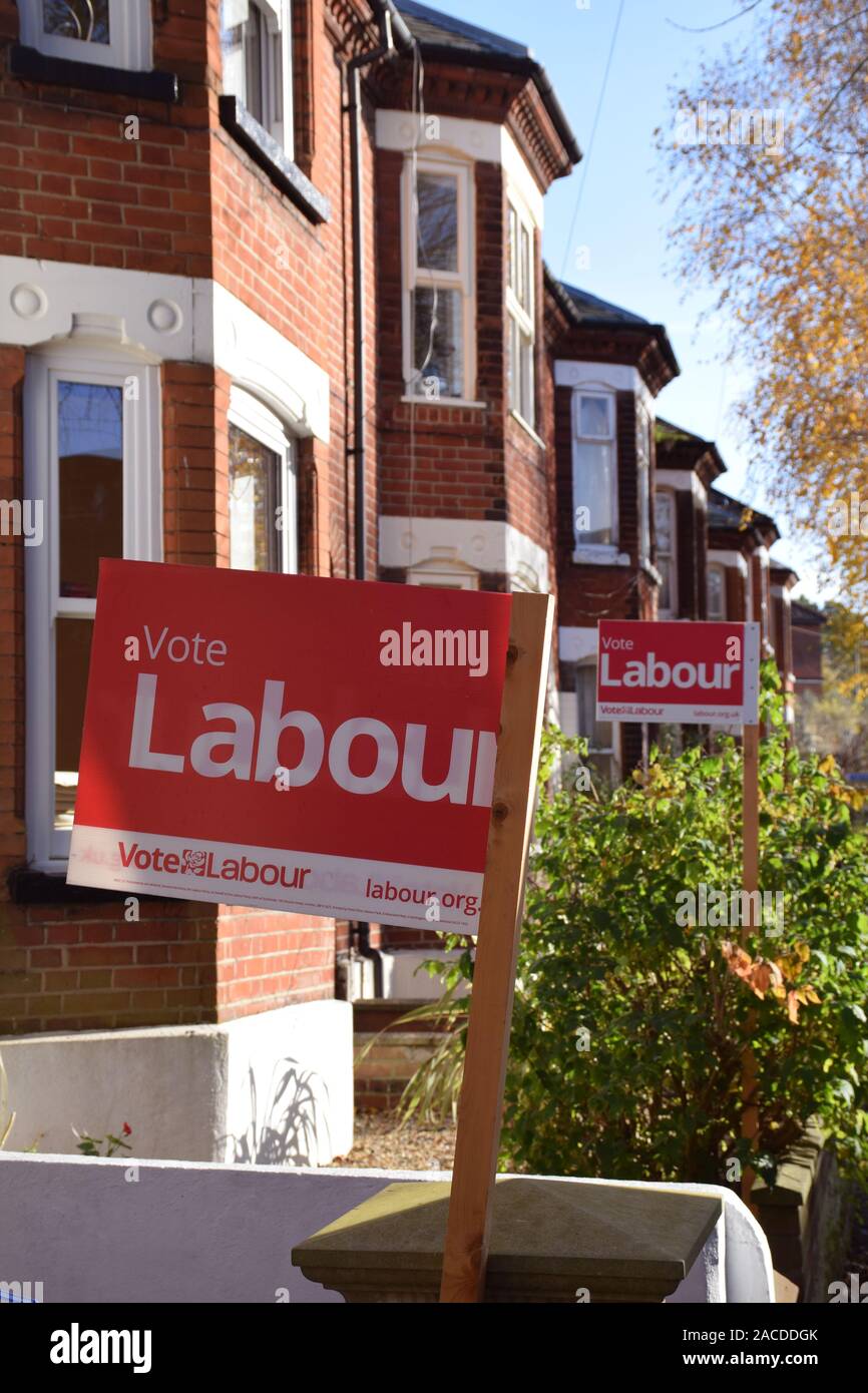 Labour signs hi-res stock photography and images - Alamy