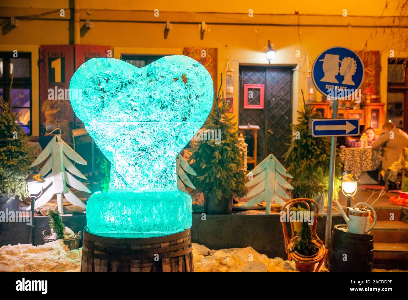 Figure 8 ice hi-res stock photography and images - Alamy