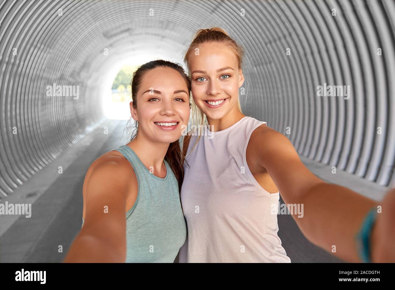 Runner taking selfie hi-res stock photography and images - Alamy