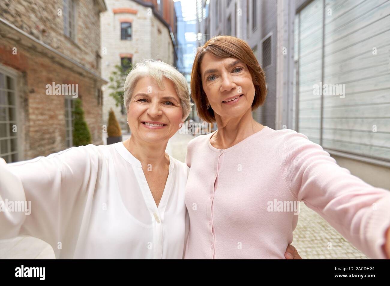 Two old women best friends hi-res stock photography and images - Alamy